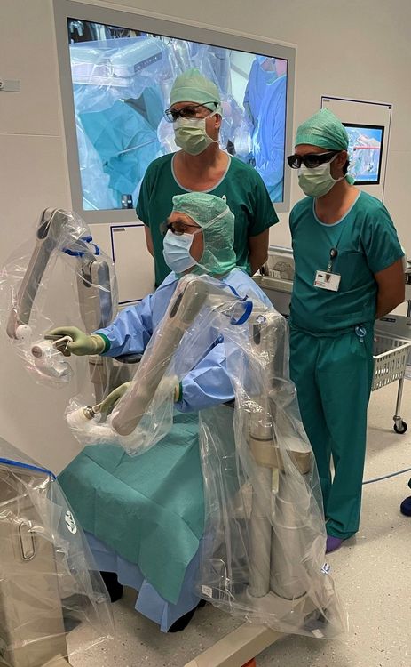 Pioneering Hybrid Robotics in General Surgery at the CHUV
